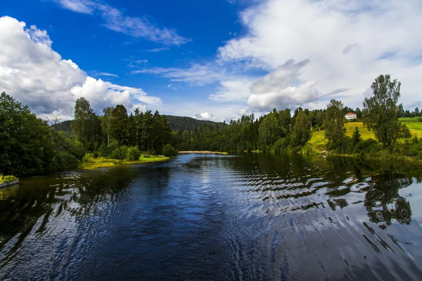 Telemark Norvège : comté de montagnes, lacs, forêts et plages